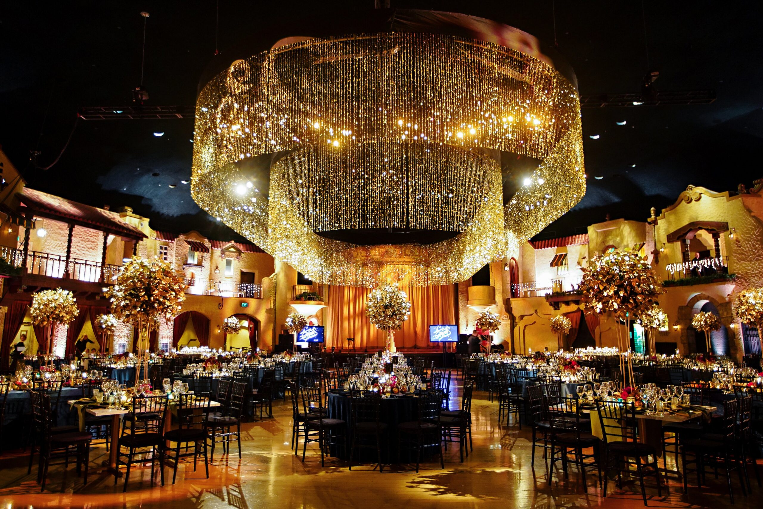 Modern, Moody, Romantic Wedding at Indiana Roof Ballroom | A Classic ...